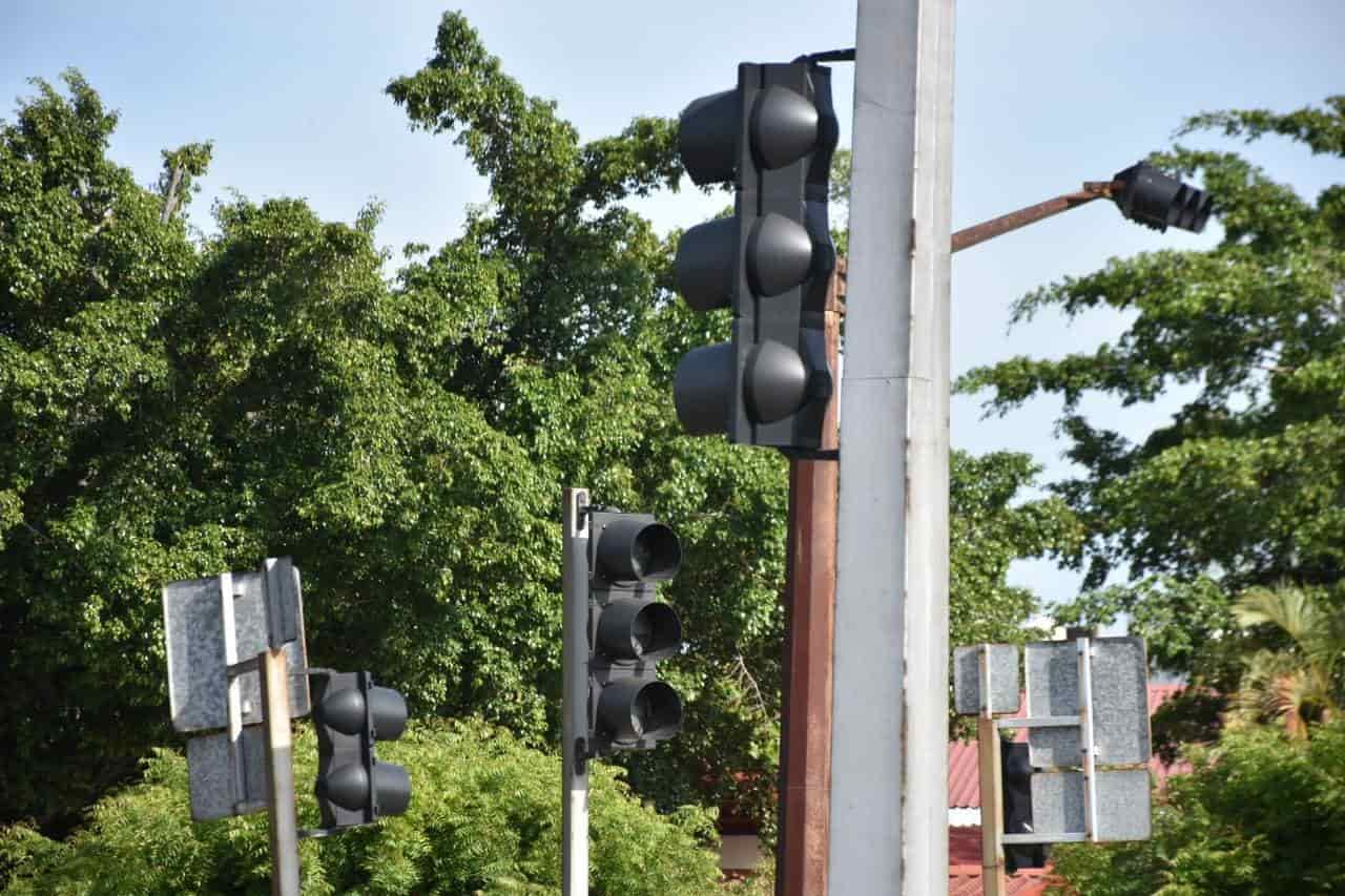 Repara PEC semáforos de Villahermosa aprovechando poca movilidad por ...