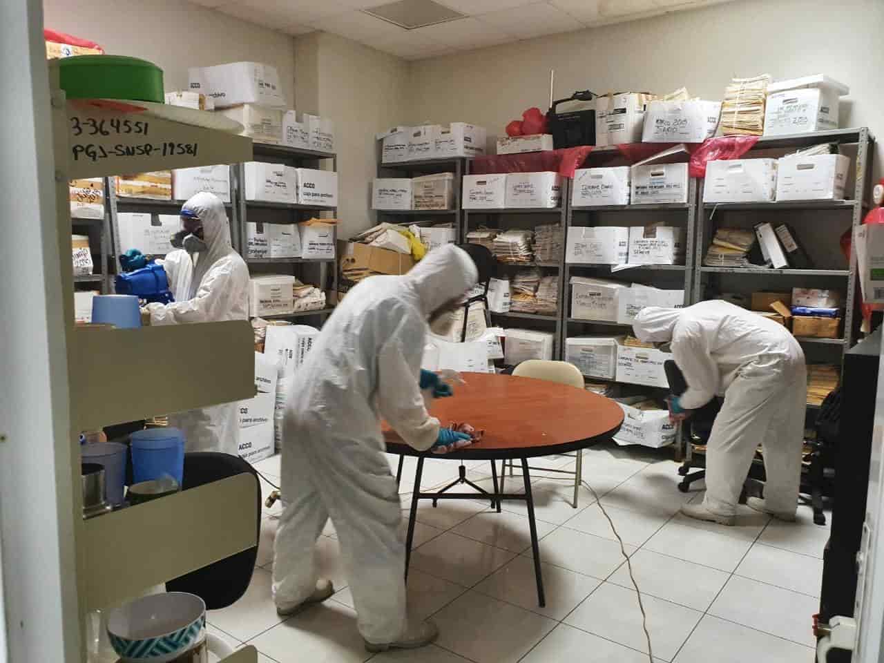 Sanitizan áreas forenses y laboratorios de la fiscalía del estado